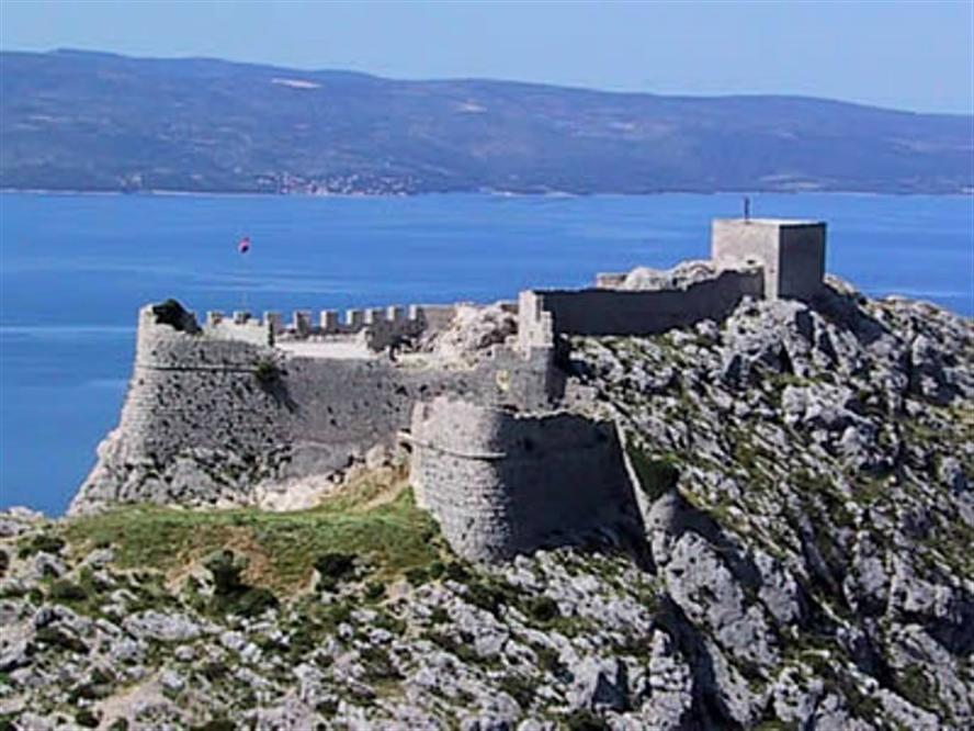 Znamenitosti Tvrđava Fortica Omiš - stvari za raditi Omiš