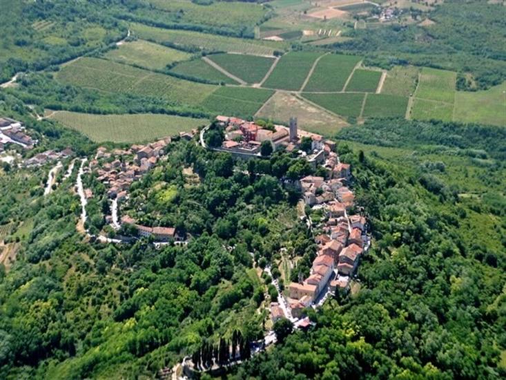 Volete visitare Montona (Motovun)? | Guida turistica