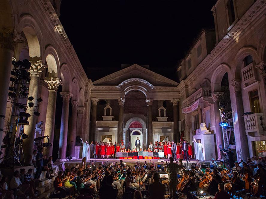 Театр Split Summer Festival Split - чем заняться и что посмотреть Split