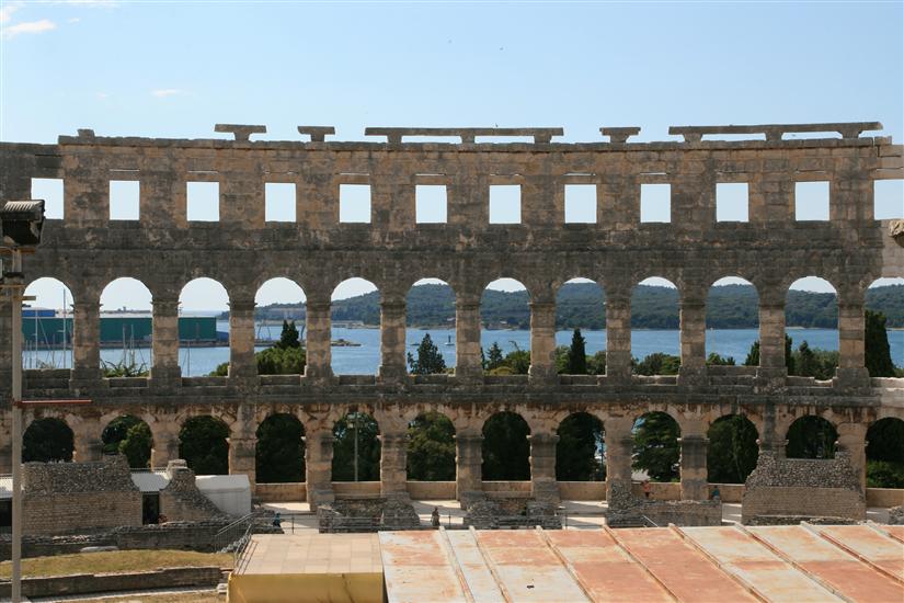 Pula - tourist guide