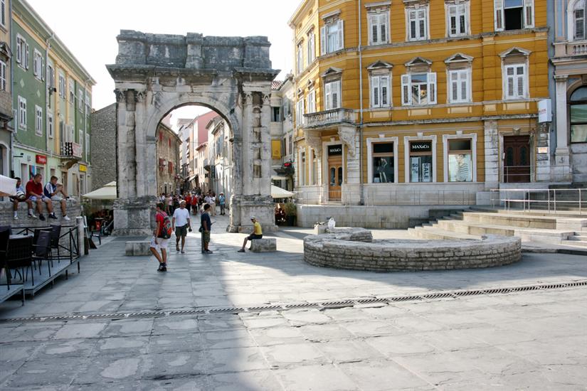 Pula - tourist guide