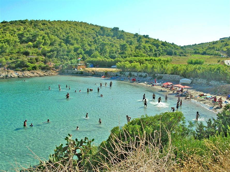Zaglav beach - Milna, island of Vis | Croatian beaches