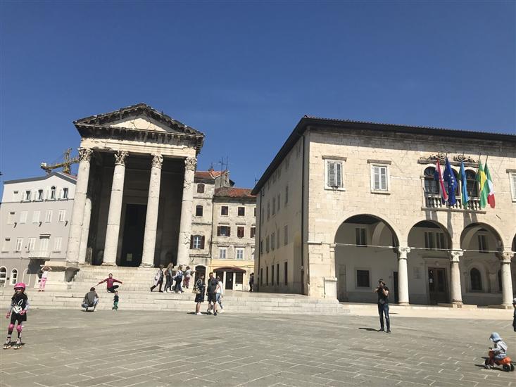 Pula - tourist guide