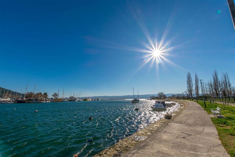 Szállások Apartman Milvana 98221 Omis, szállások Split és Trogir riviéra