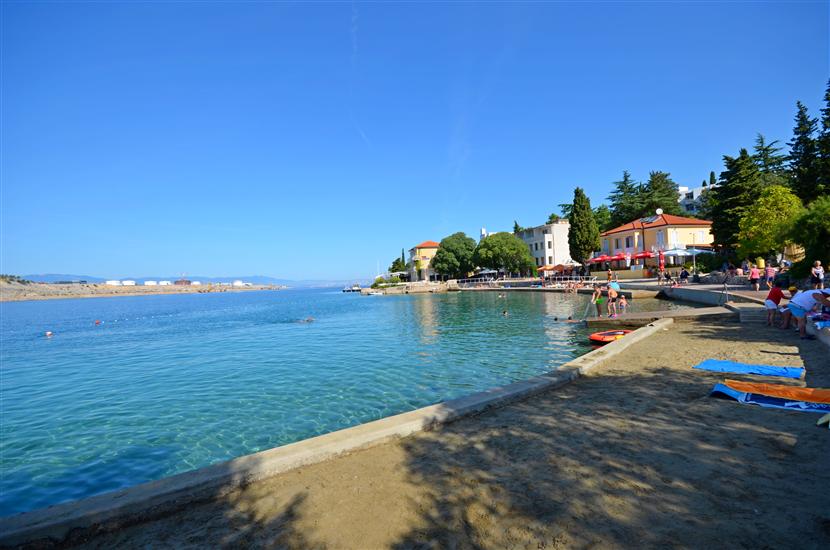 Strand Dubec Omisalj - Insel Krk - Touristen Info - Strand Dubec Kroatien