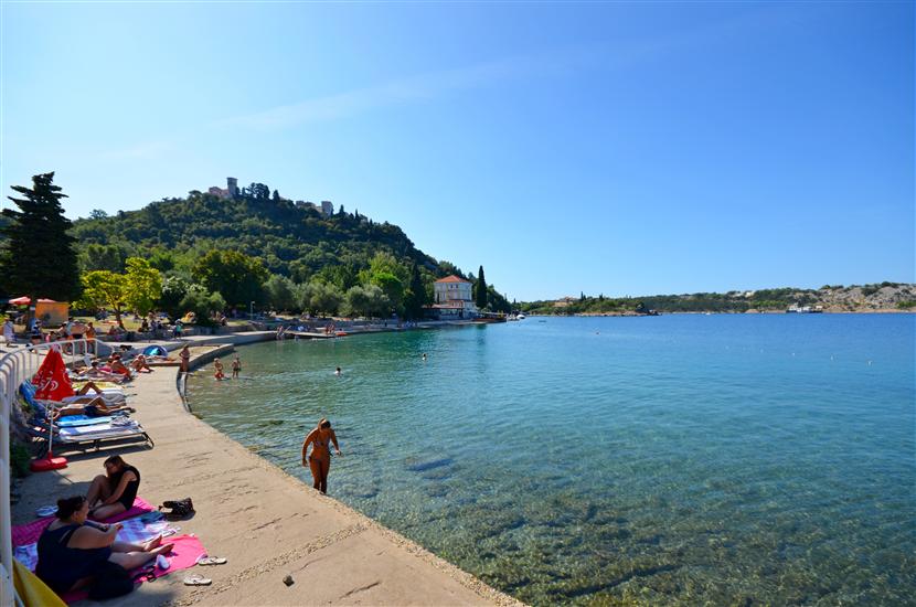 Strand Dubec Omisalj - Insel Krk - Touristen Info - Strand Dubec Kroatien
